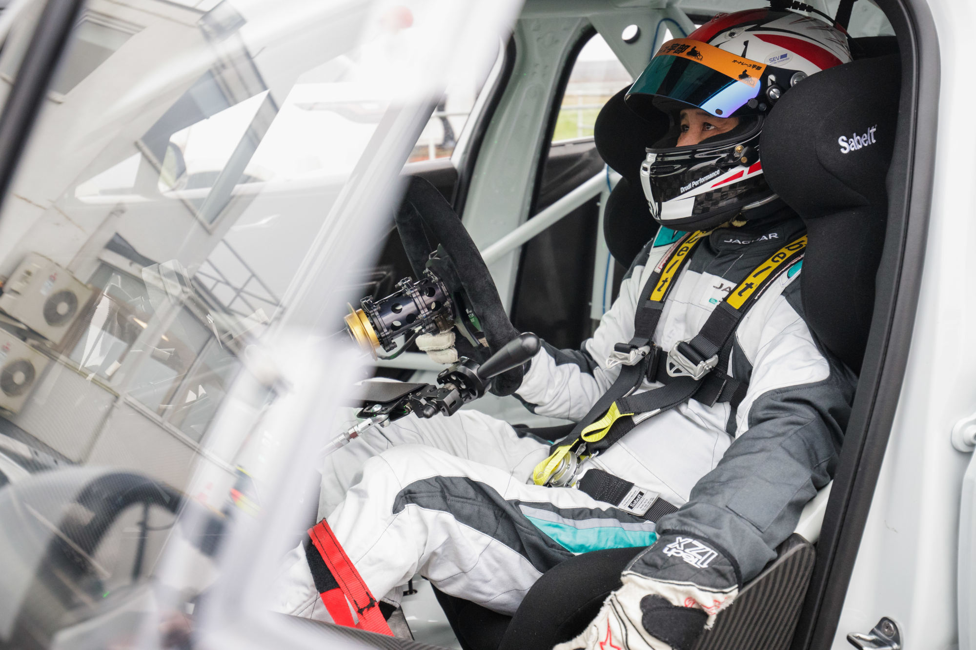 EL PILOTO JAPONÉS TAKUMA AOKI SE UNE AL CAMPEONATO DEL JAGUAR I-PACE ...